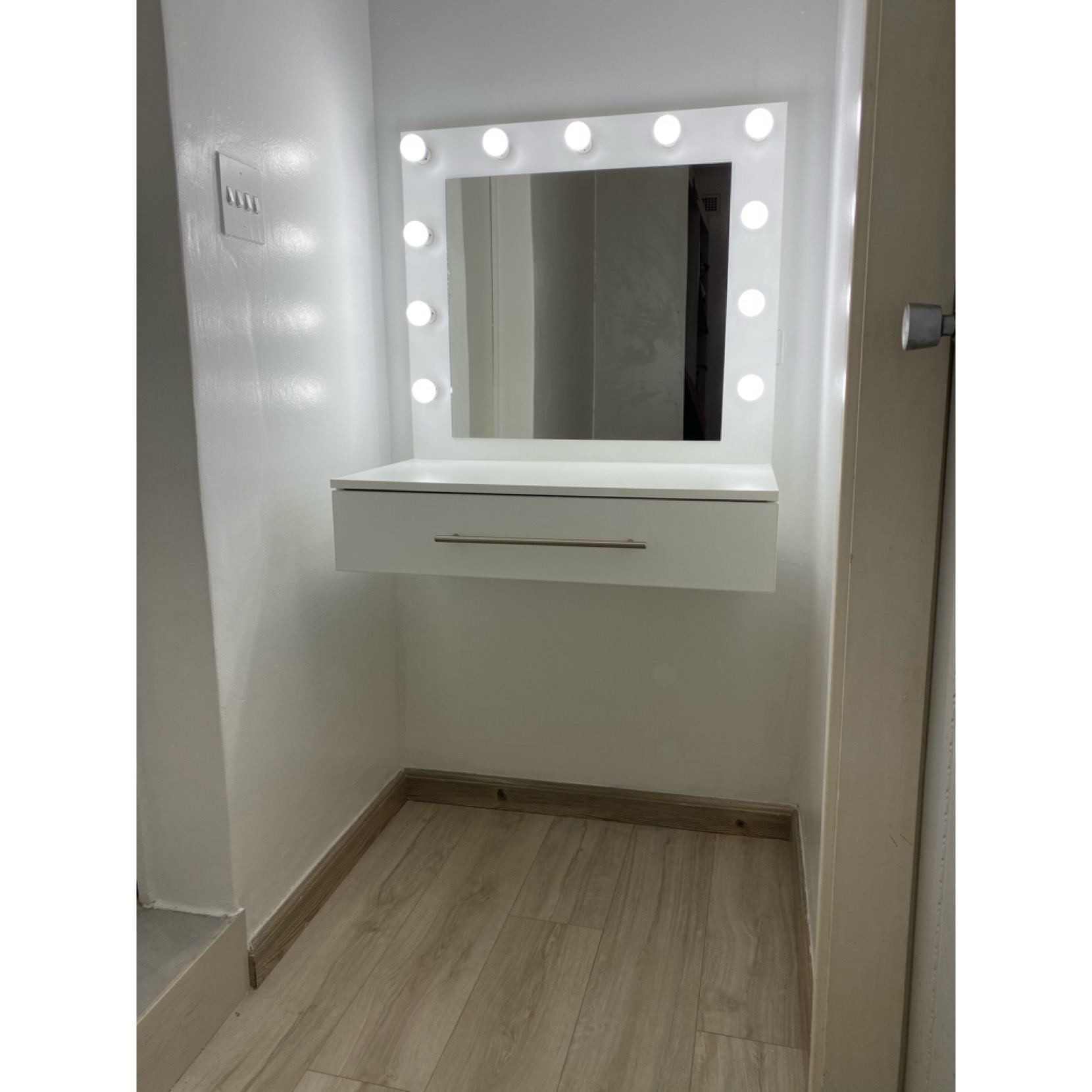 1 Drawer Floating vanity with framed Hollywood mirror – The Vanity Studio